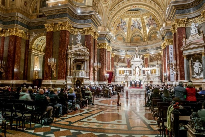 Budapest Travel Guide 2026: Itineraries & Local Tips