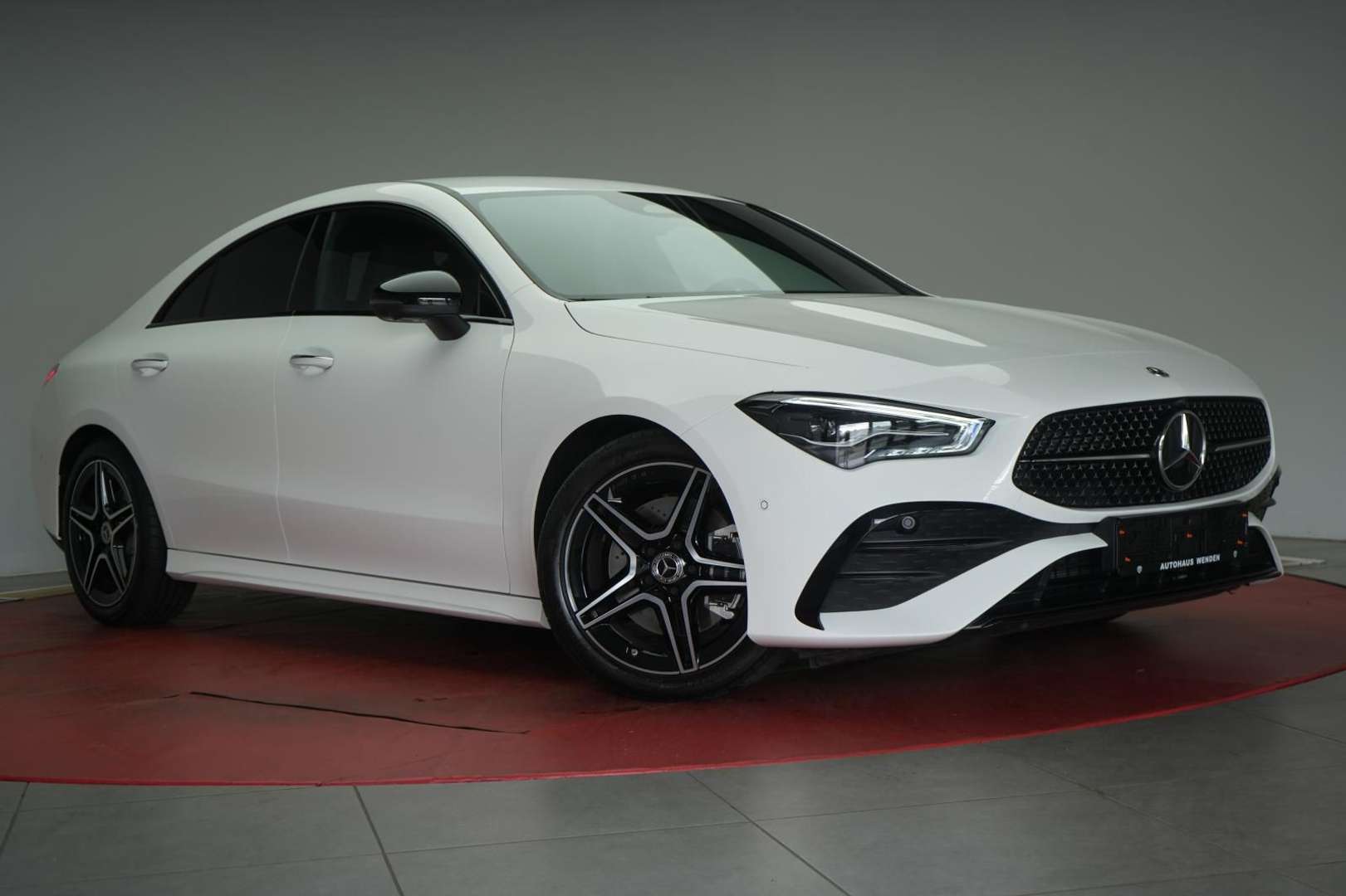 Elegantes Cla 200 Amg Line Ebenbild