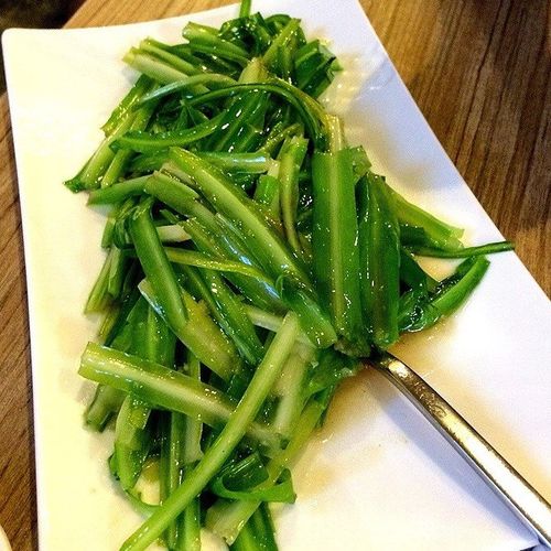 Stir-fried Royale Chives 清炒青龙菜