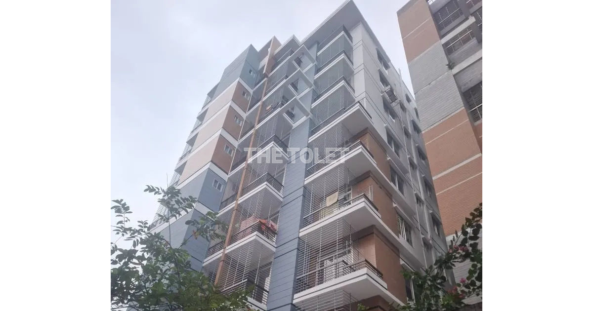 3 Bedroom Floor To-let / Rent from December for Family in West ...