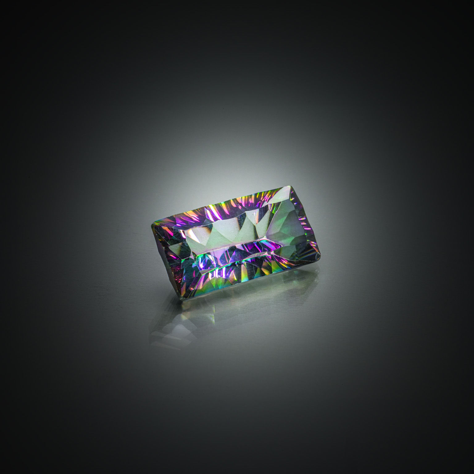 132 Lot de topazes bleues rondes sur papier. - Lazuli