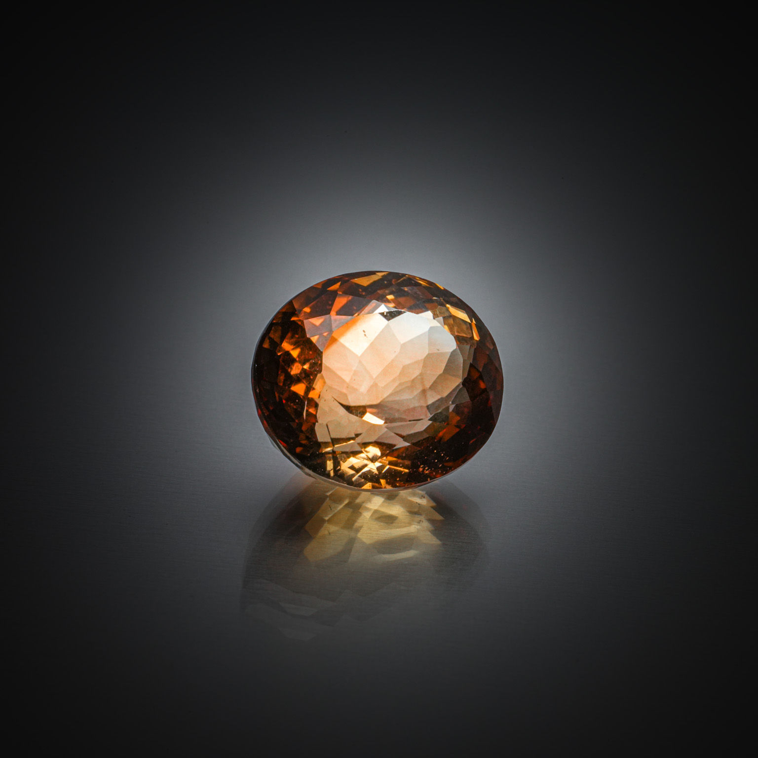 184 Lot de douze saphirs jaunes et orange marquises sur papier. - Lazuli