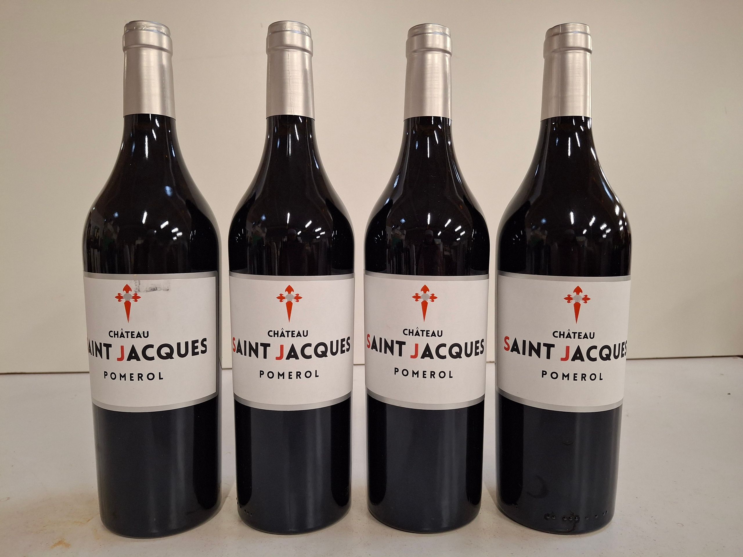 27 Lot de 2 bouteilles : 1 Château Roc de Grangeotte 1980 récoltant ...