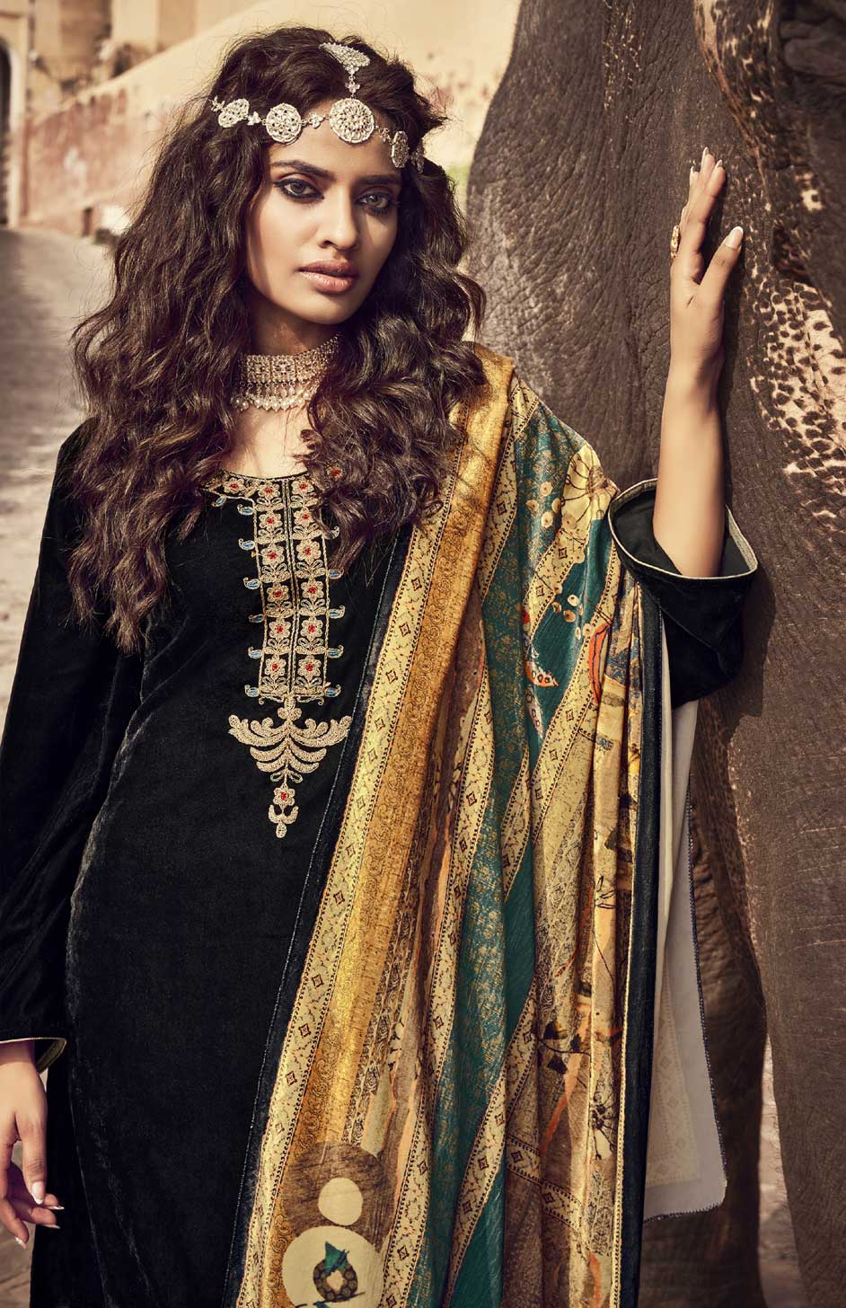 Festive, Party Wear Blue color Velvet fabric Salwar Kameez : 1823786