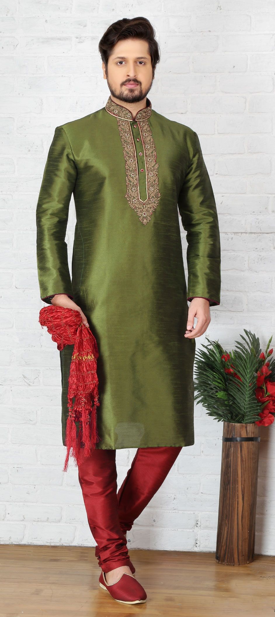 1500495: Green color Art Dupion Silk fabric Kurta Pyjamas