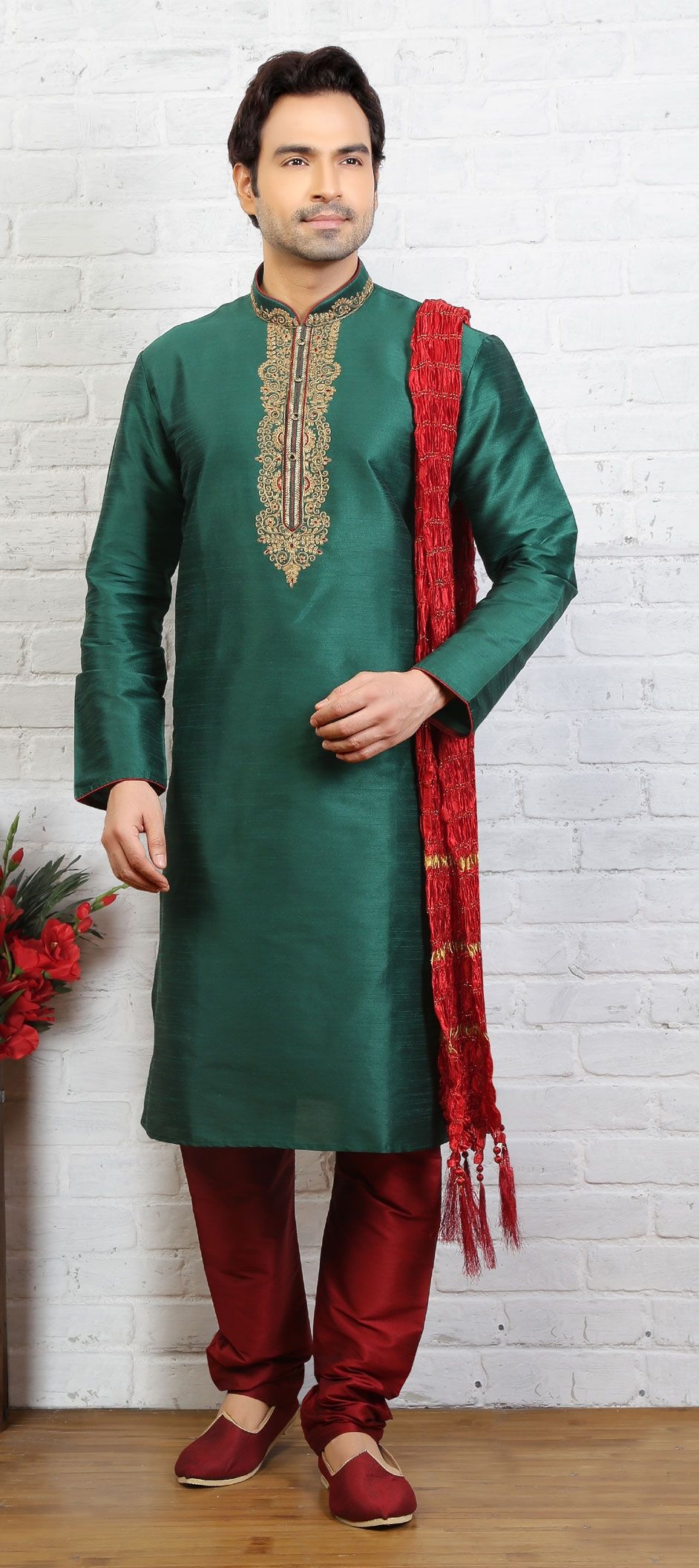 1500499: Green color Art Dupion Silk fabric Kurta Pyjamas
