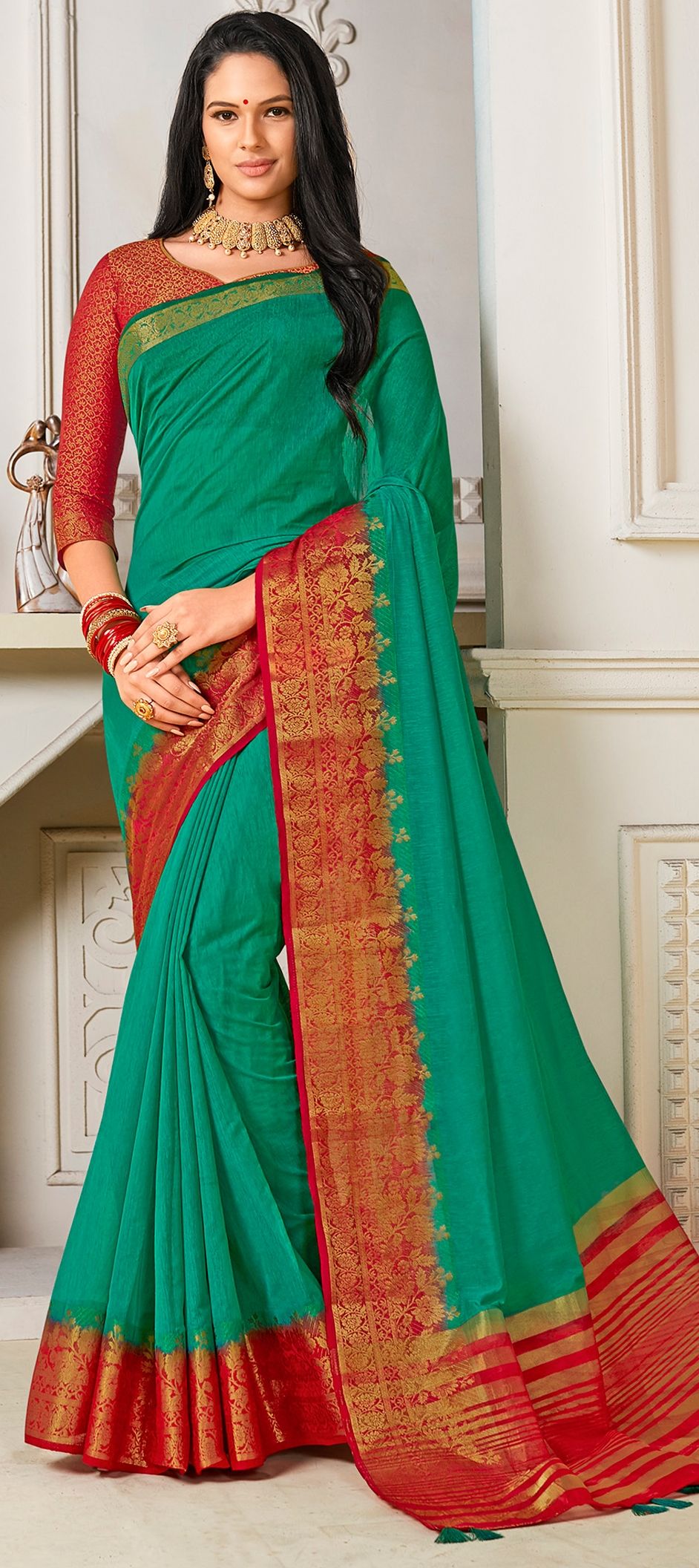 1521025: Traditional Green color Cotton fabric Saree