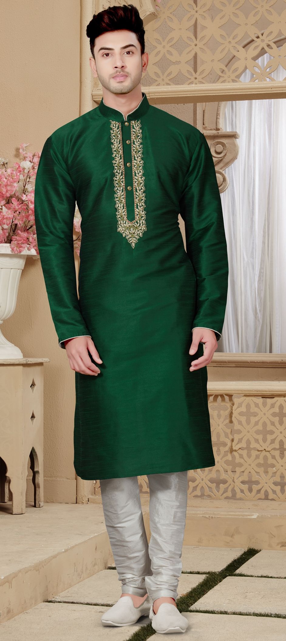 1532250: Green color Art Dupion Silk fabric Kurta Pyjamas