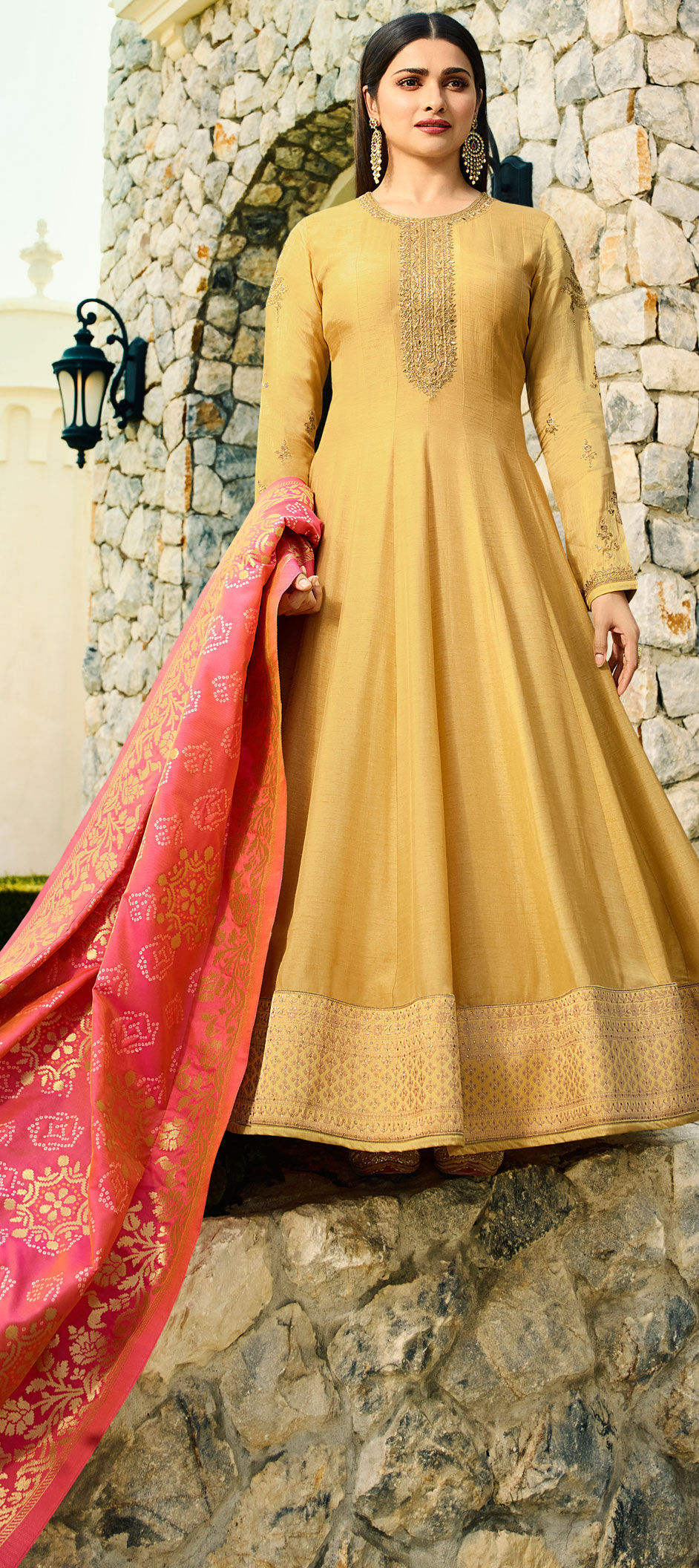 Bollywood Yellow color Silk fabric Salwar Kameez : 1568018