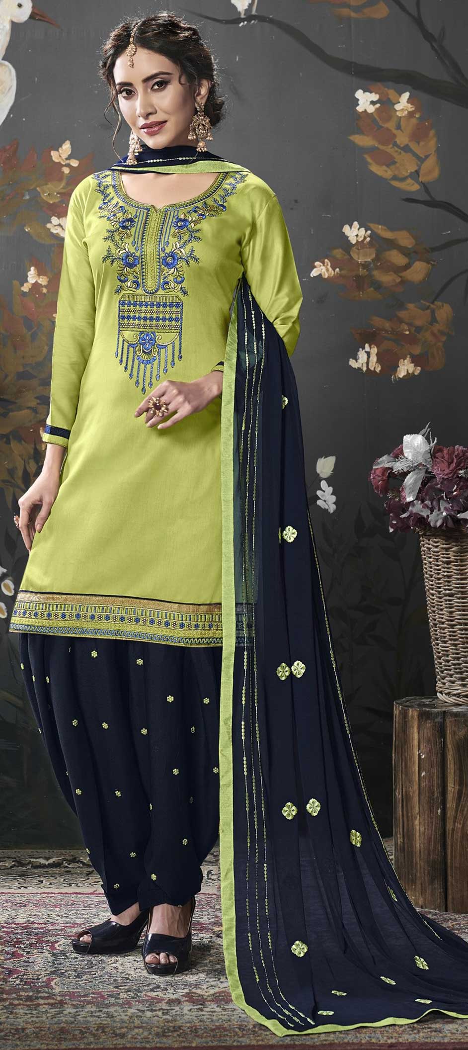 Party Wear Green color Silk cotton fabric Salwar Kameez : 1579770