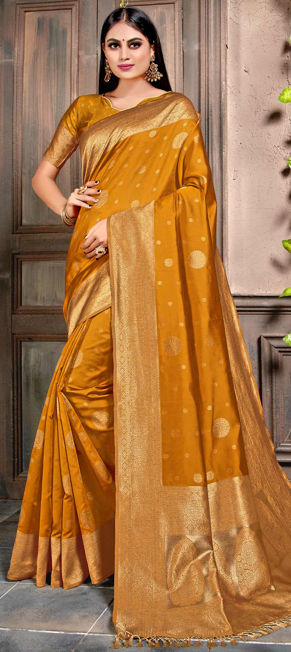 Traditional Gold color Art Silk, Silk fabric Saree : 1667178