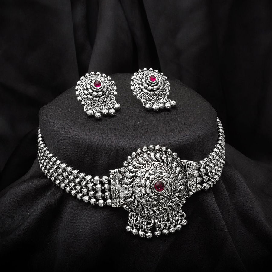 Red and Maroon color Metal Alloy metal Necklace : 1682520