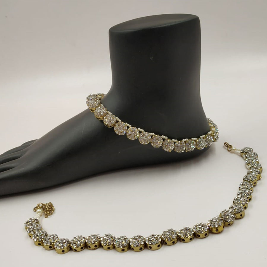 White and Off White color Metal Alloy metal Anklet : 1699740