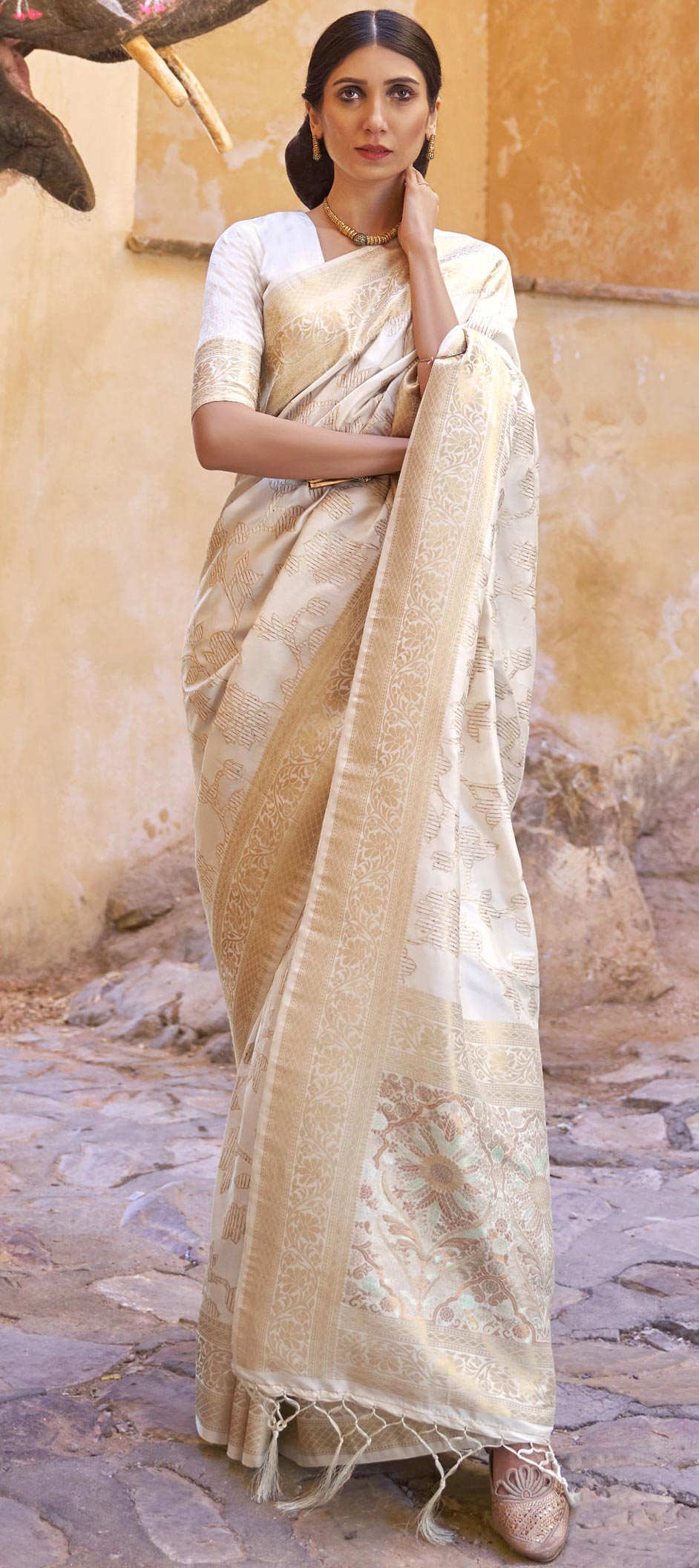 Traditional White and Off White color Handloom fabric Saree : 1793544