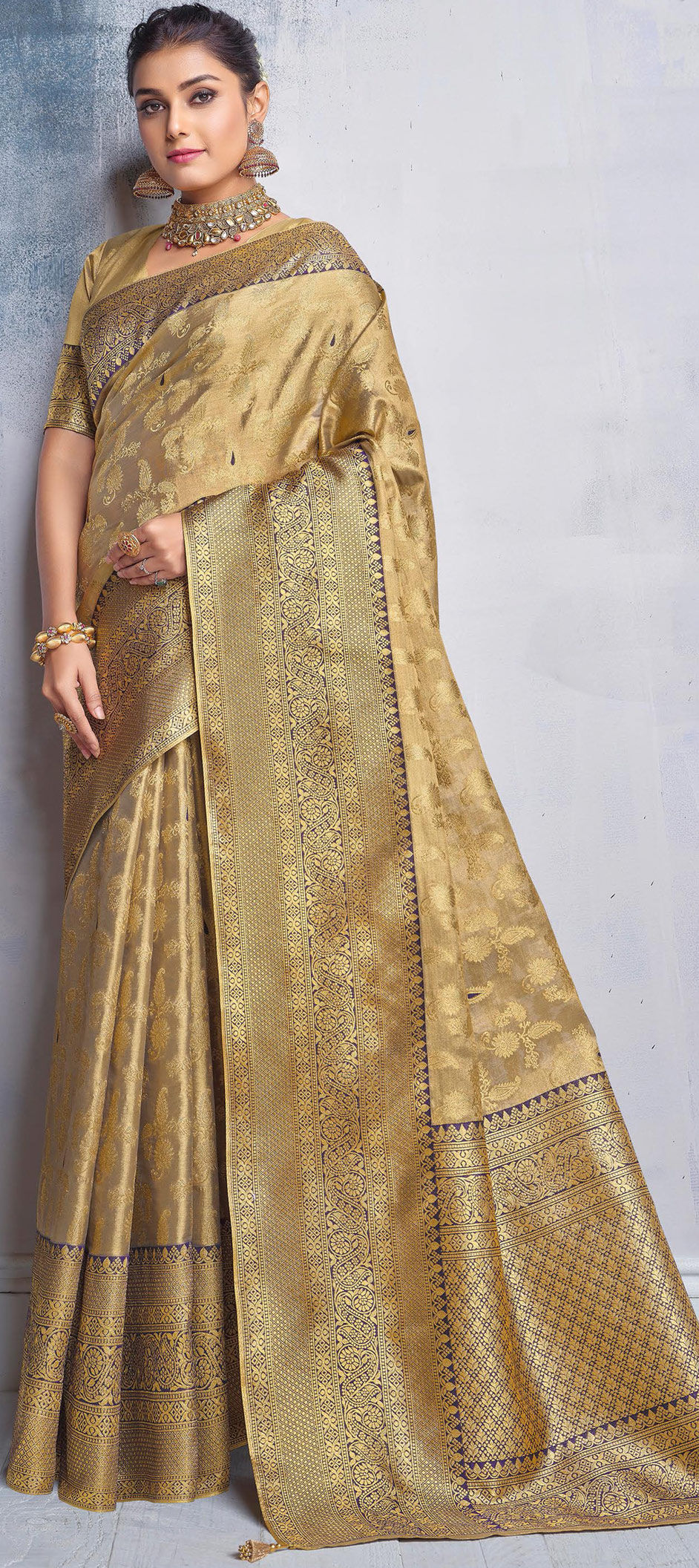 Festive, Reception, Wedding Gold color Silk fabric Saree : 1830015