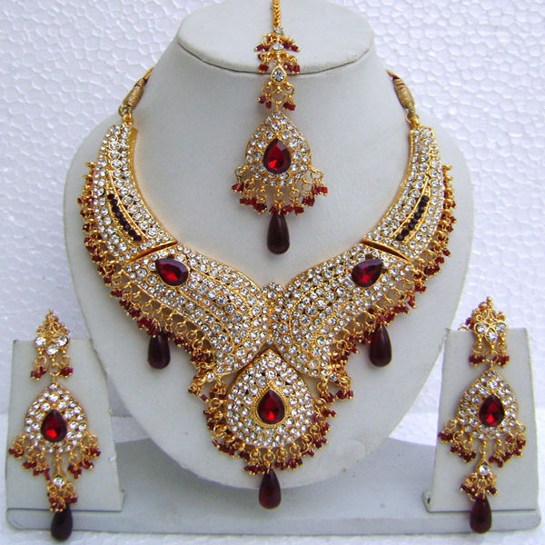 Red and Maroon color Metal Alloy metal Necklace : 1913110