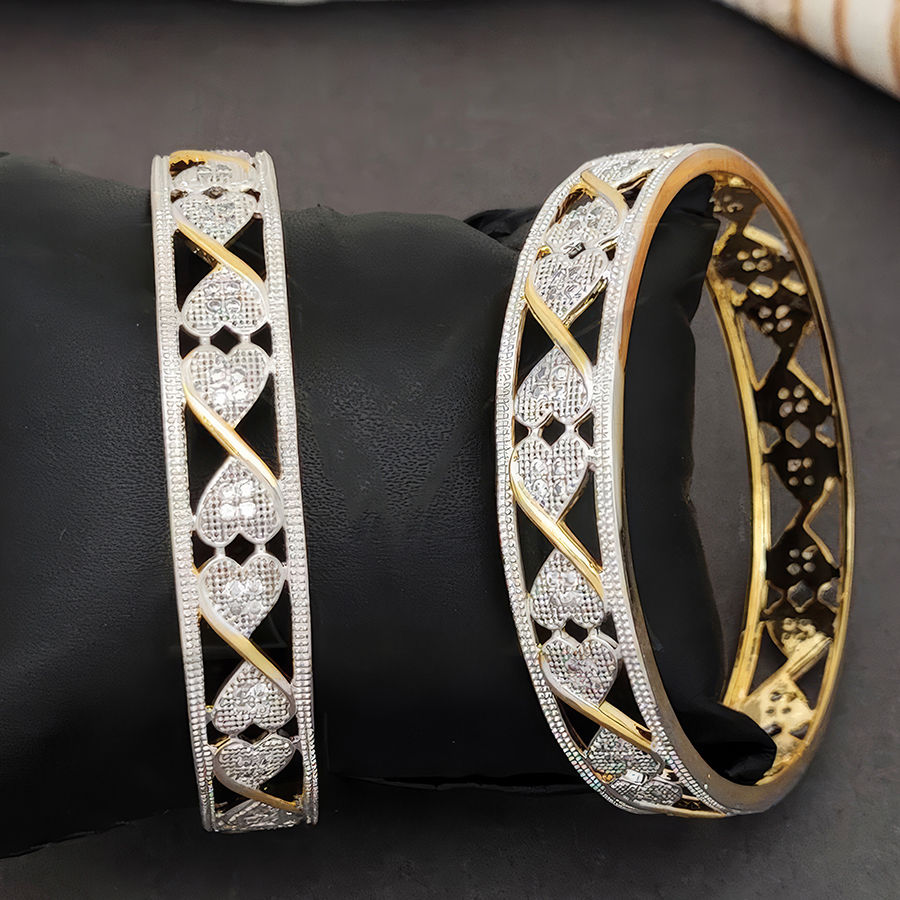 White and Off White color Metal Alloy metal Bangles : 1936308