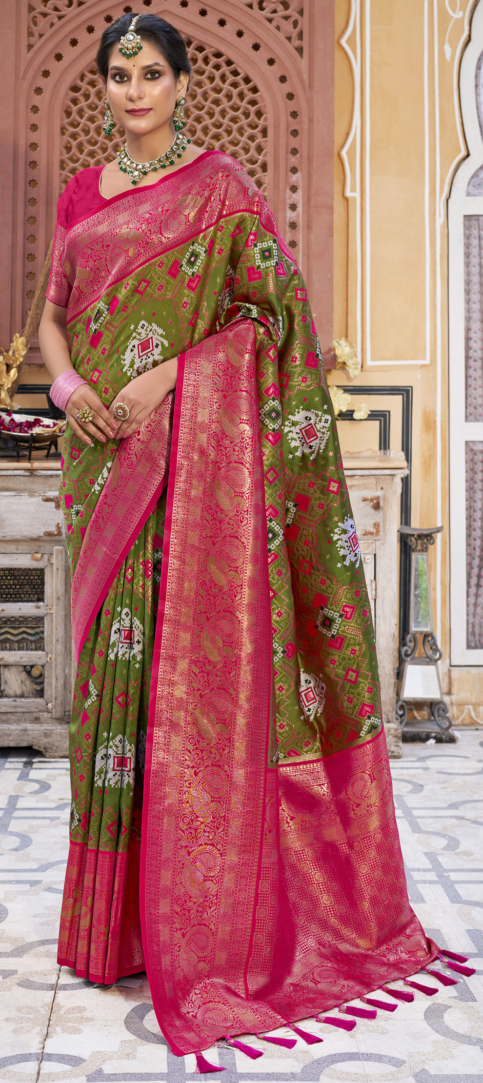 Party Wear, Traditional Green color Patola Silk fabric Saree : 1950303