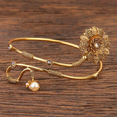 White and Off White color Brass metal Armlet : 1964344