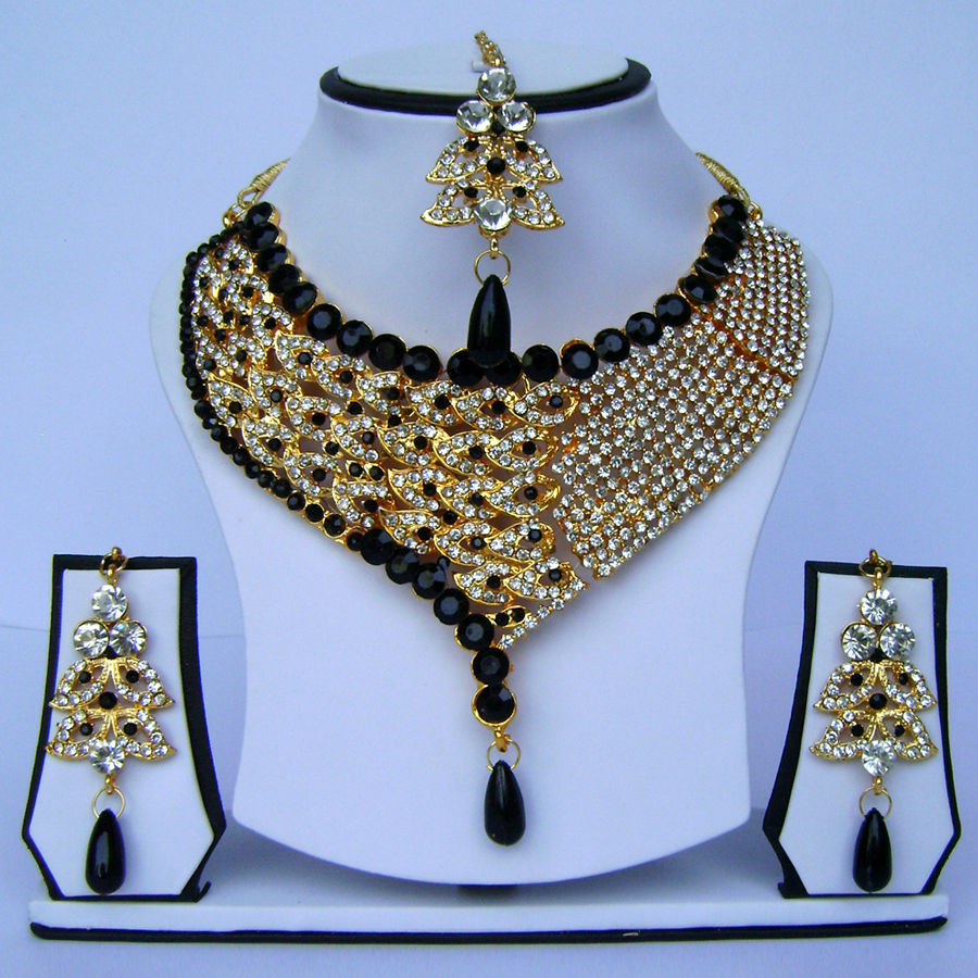 307226: Black and Grey color family Necklace and Gold Rodium Polish work