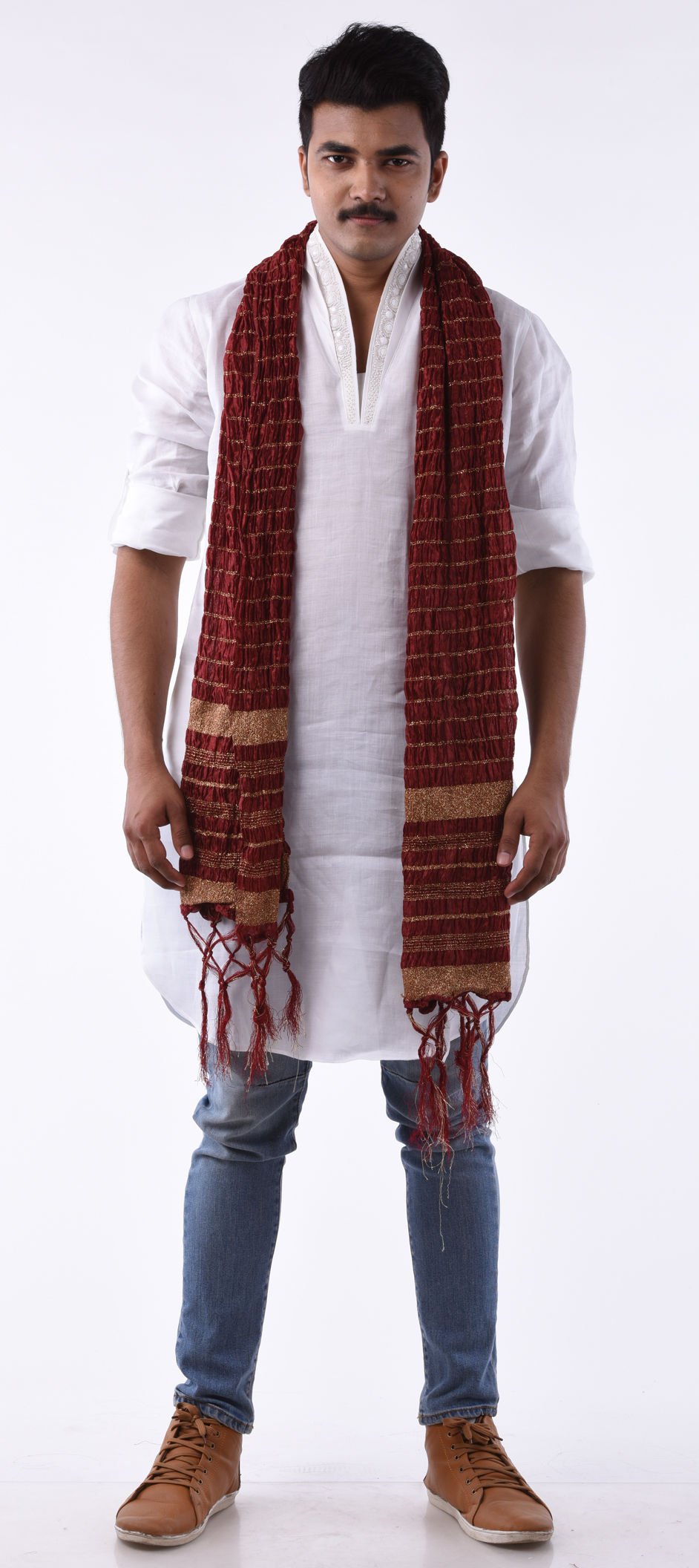 600113: Red and Maroon color family stole.