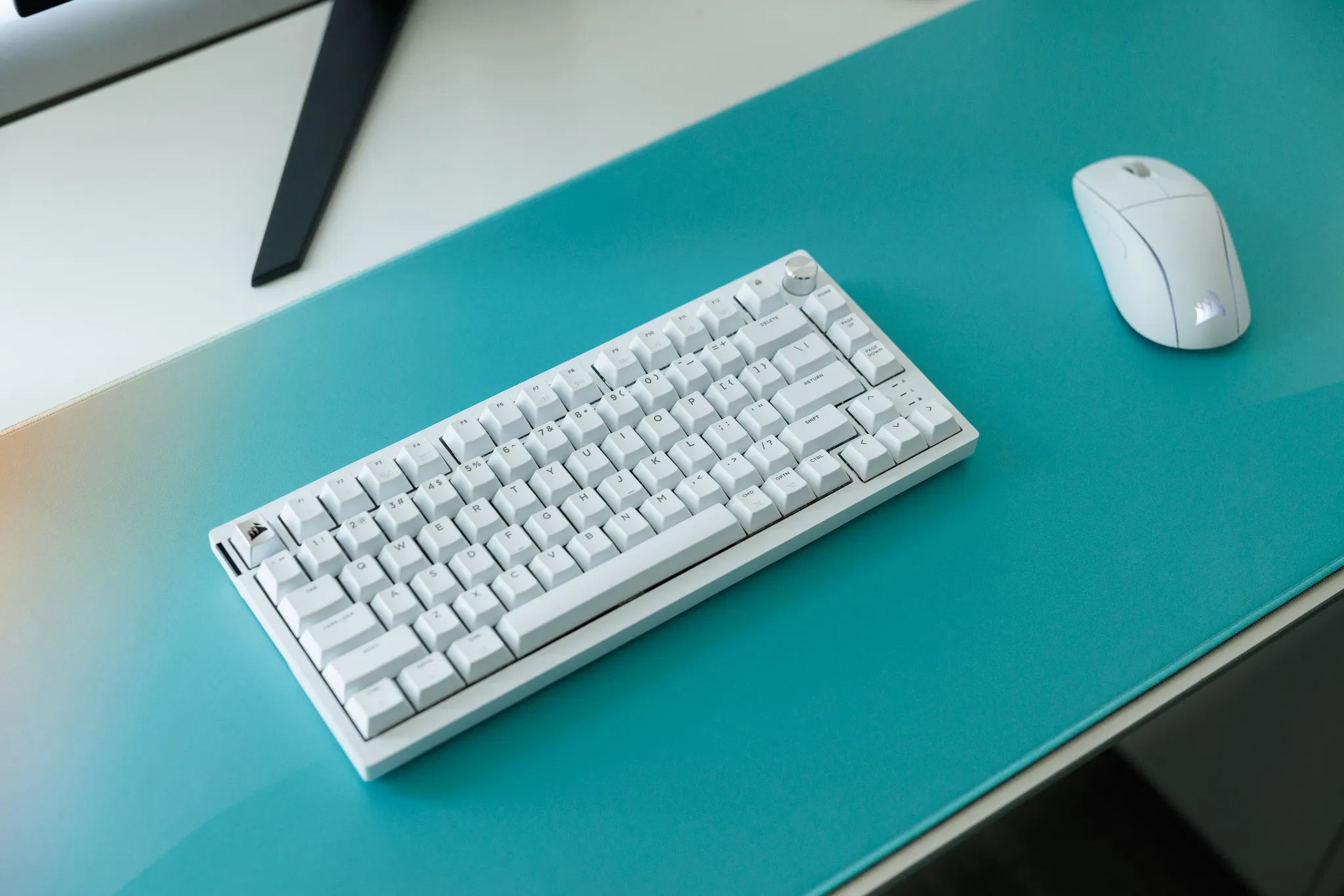Limited Edition Corsair Keyboard and Mouse Launch Exclusively at Apple ...