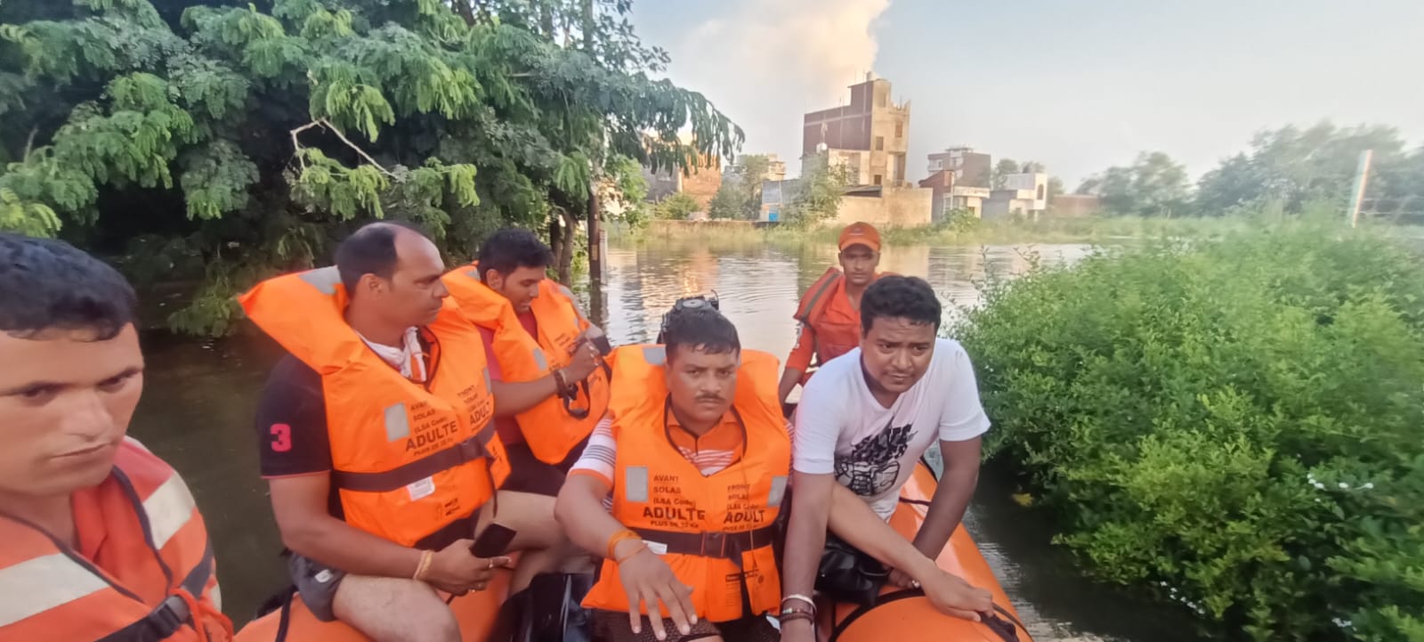Flash Floods Ravage Ghaziabad: NDRF Conducts Evacuations - Localpostit