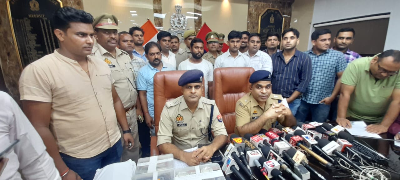 Robbery Unveiled: Four Arrested, Cash and Weapons Seized in Multi-Lakh ...