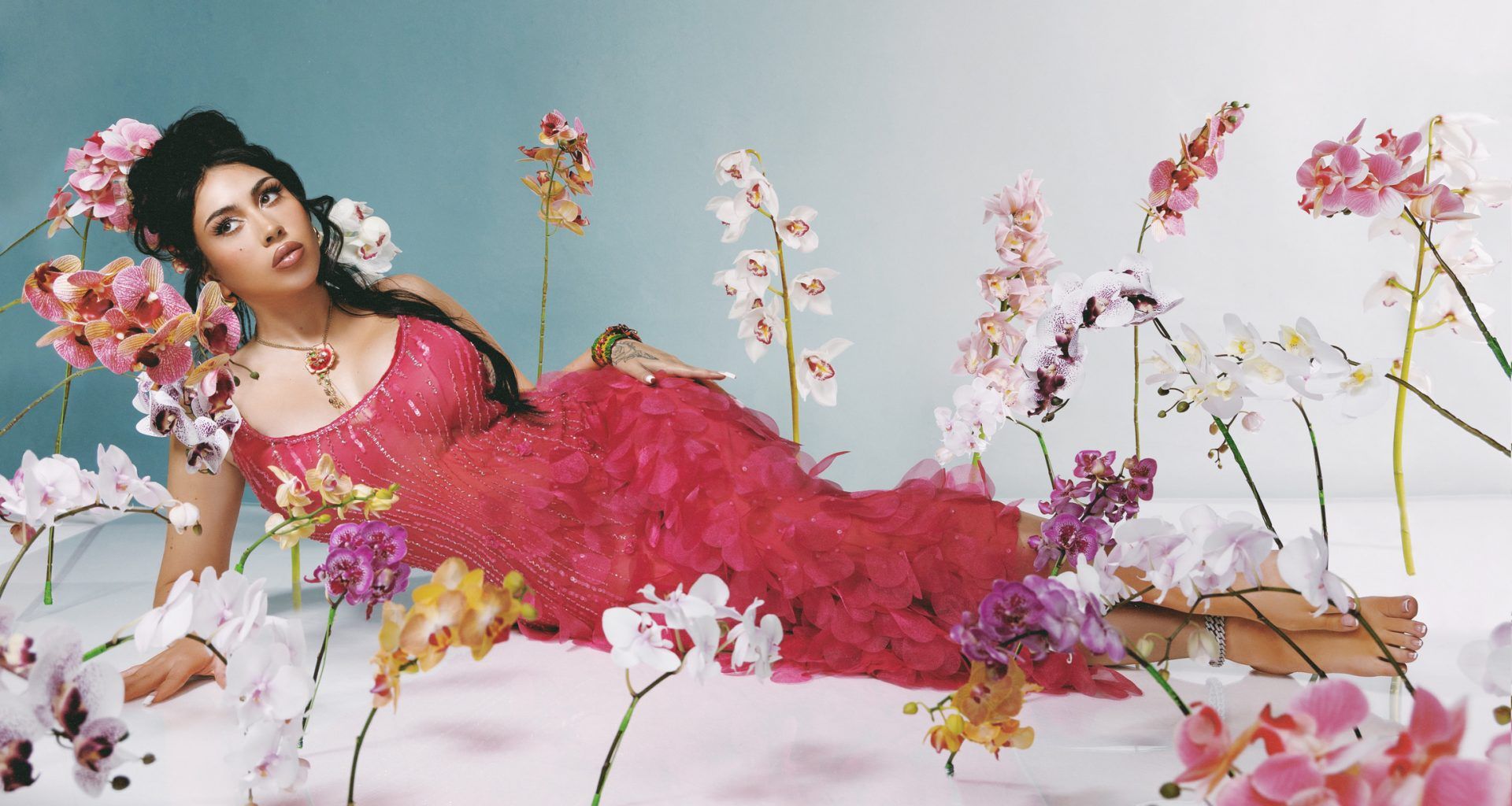 Kali Uchis se representa mejor que nunca en "ORQUÍDEAS" – Loud Cave