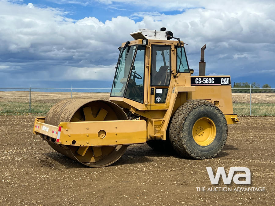 1990 CATERPILLAR CS653C VIBRATORY PACKER