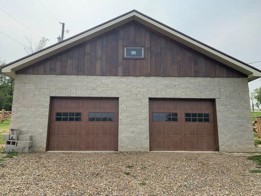 Country Cape Cod -List With The Otter.