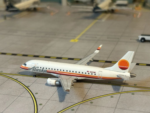 GeminiJets GJASA2174 1:400 Alaska Airlines Embraer E175 w/ Long Wing ...