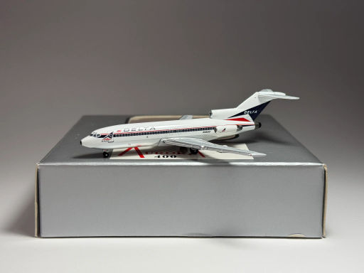 Aurora Models AM002B 1:400 Delta Air Lines Boeing 727-100 N1633 | MADb