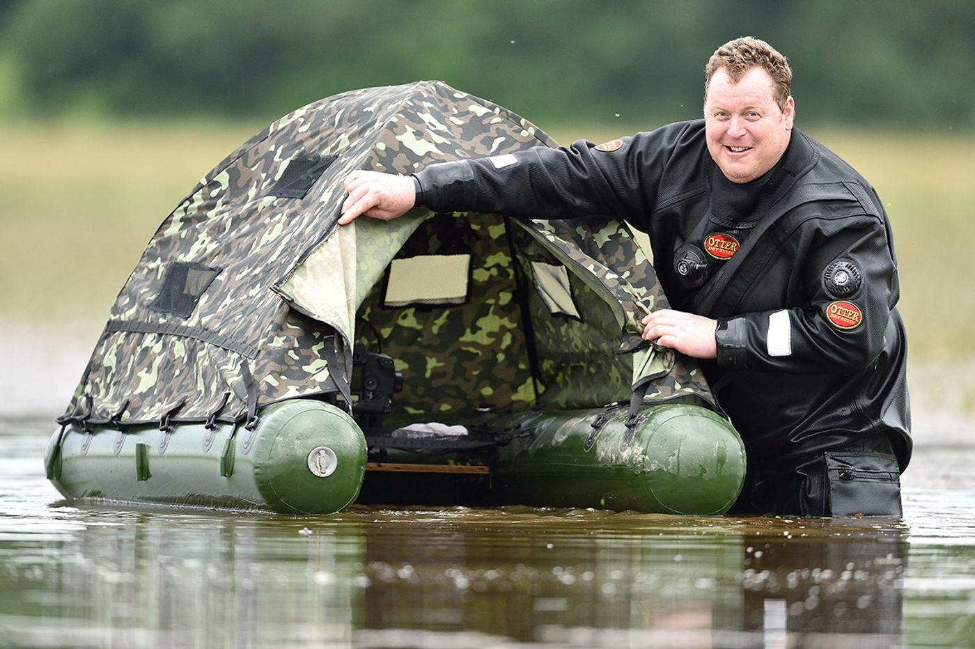 What clothing should I choose for the floating hide?