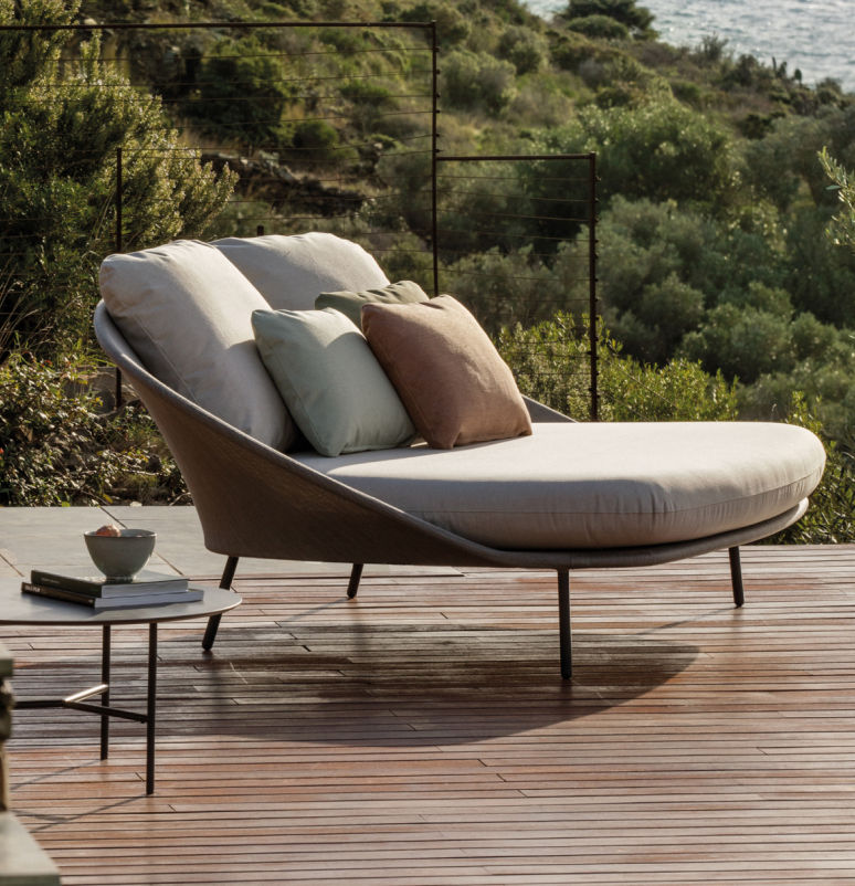 Elegant Daybeds for Outdoor Relaxation | Inspire by Mohd