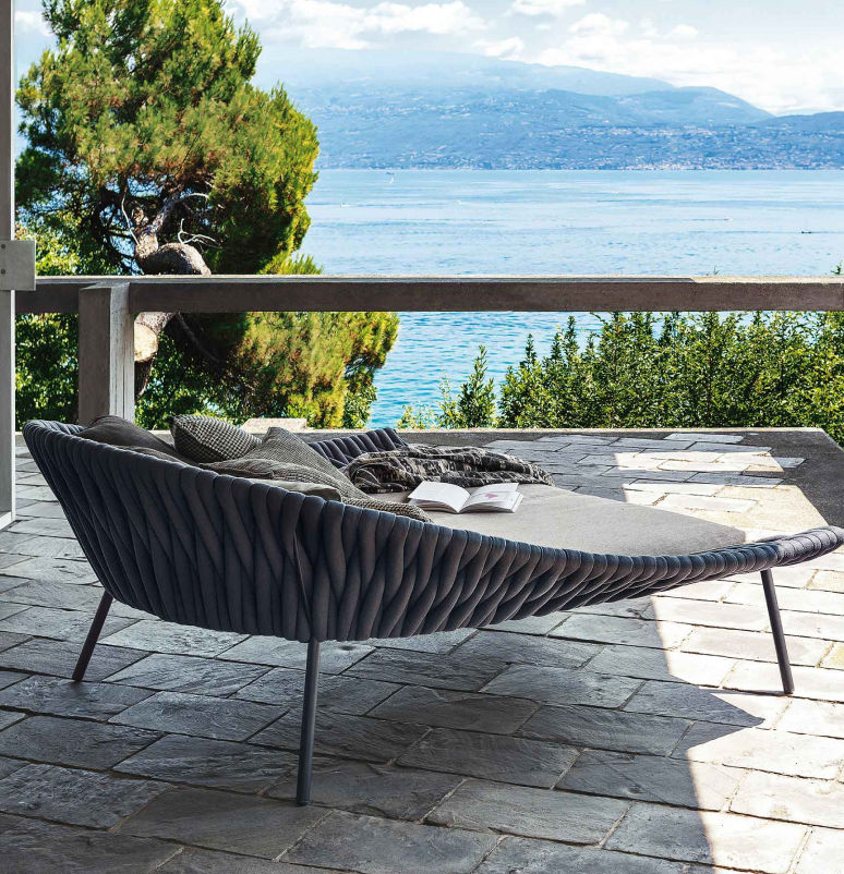Elegant Daybeds for Outdoor Relaxation | Inspire by Mohd
