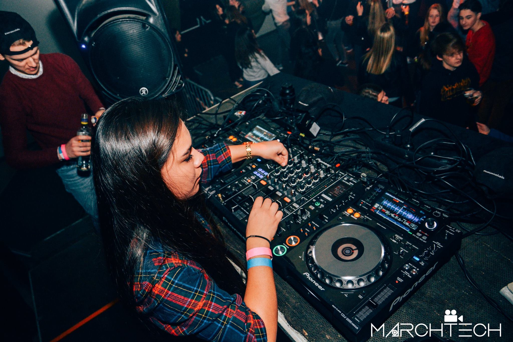 Miss Charlie | VI.BE