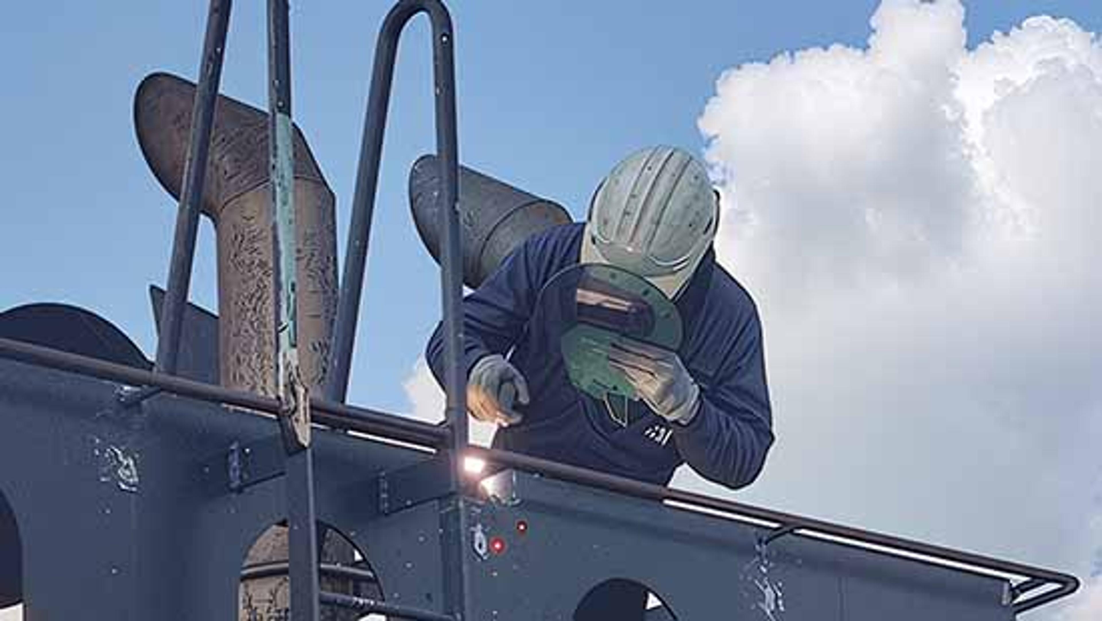 Ship Mooring: Forces, Layouts, Winch Operations, Wires & Ropes