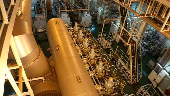 Maritime Engines: Two-Stroke vs Four-Stroke Marine Power