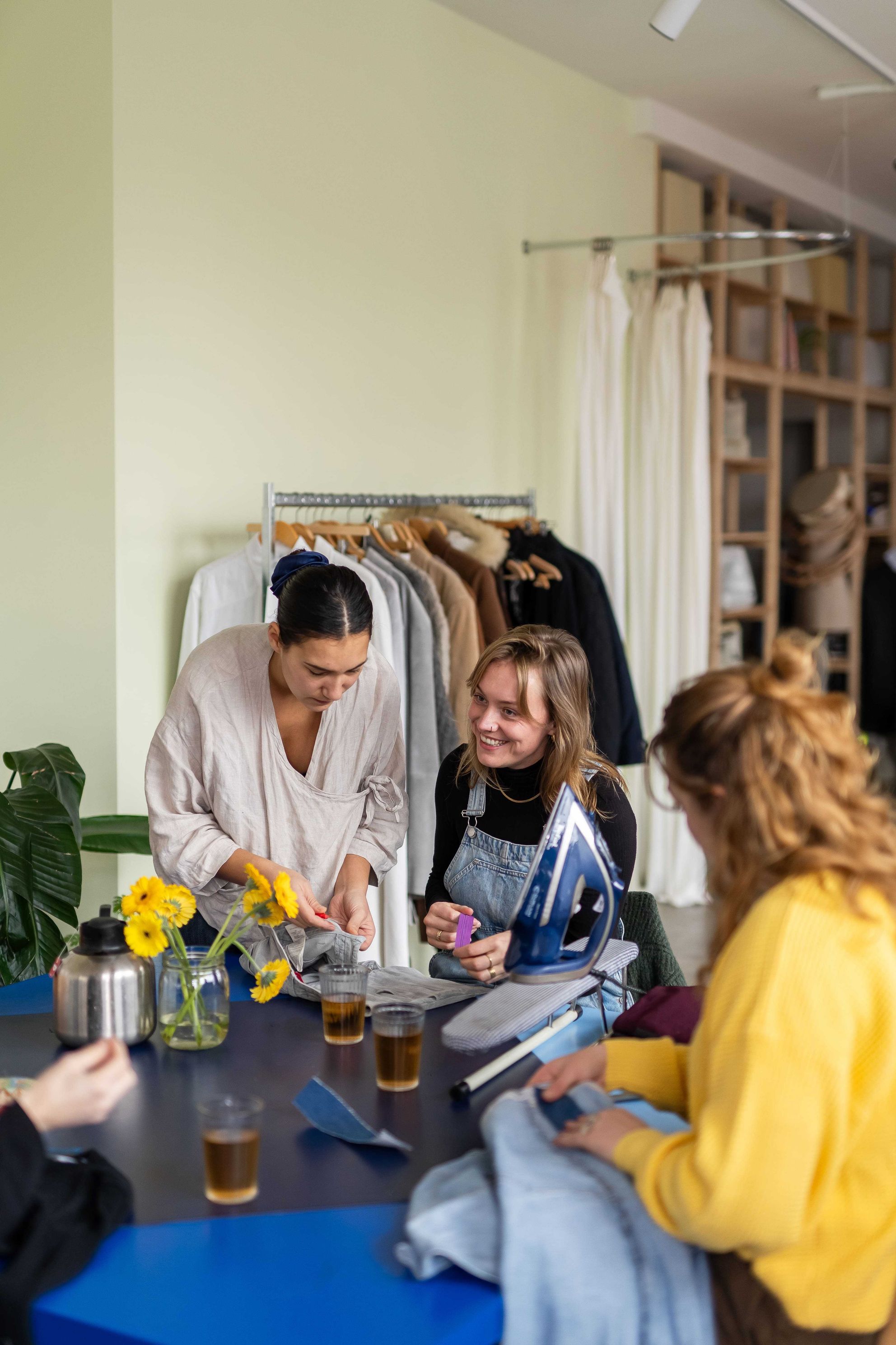 De Naaierij - Shortening clothing workshop | COSH!