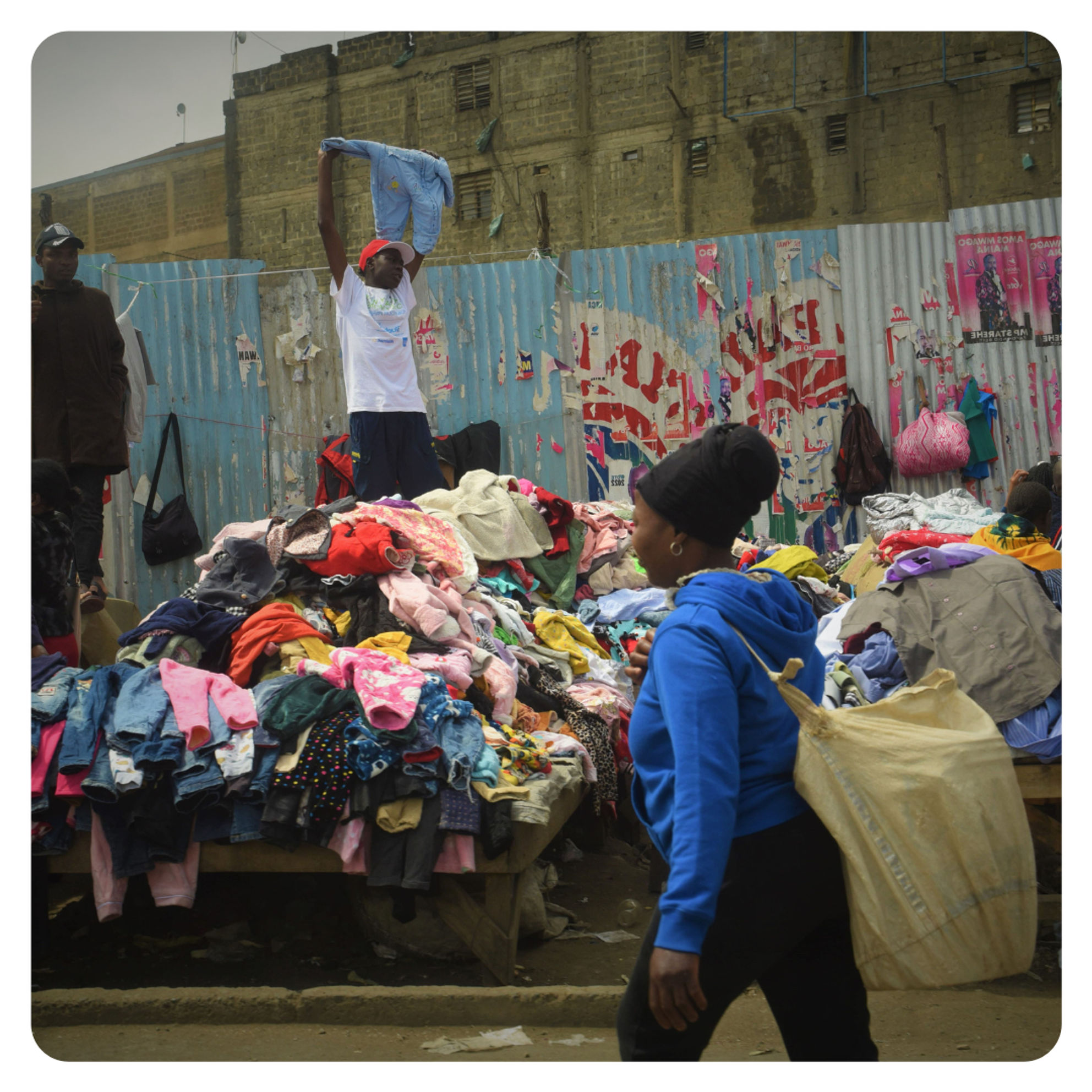 Fashion colonialism era: the Dandora textile waste mountain | COSH!