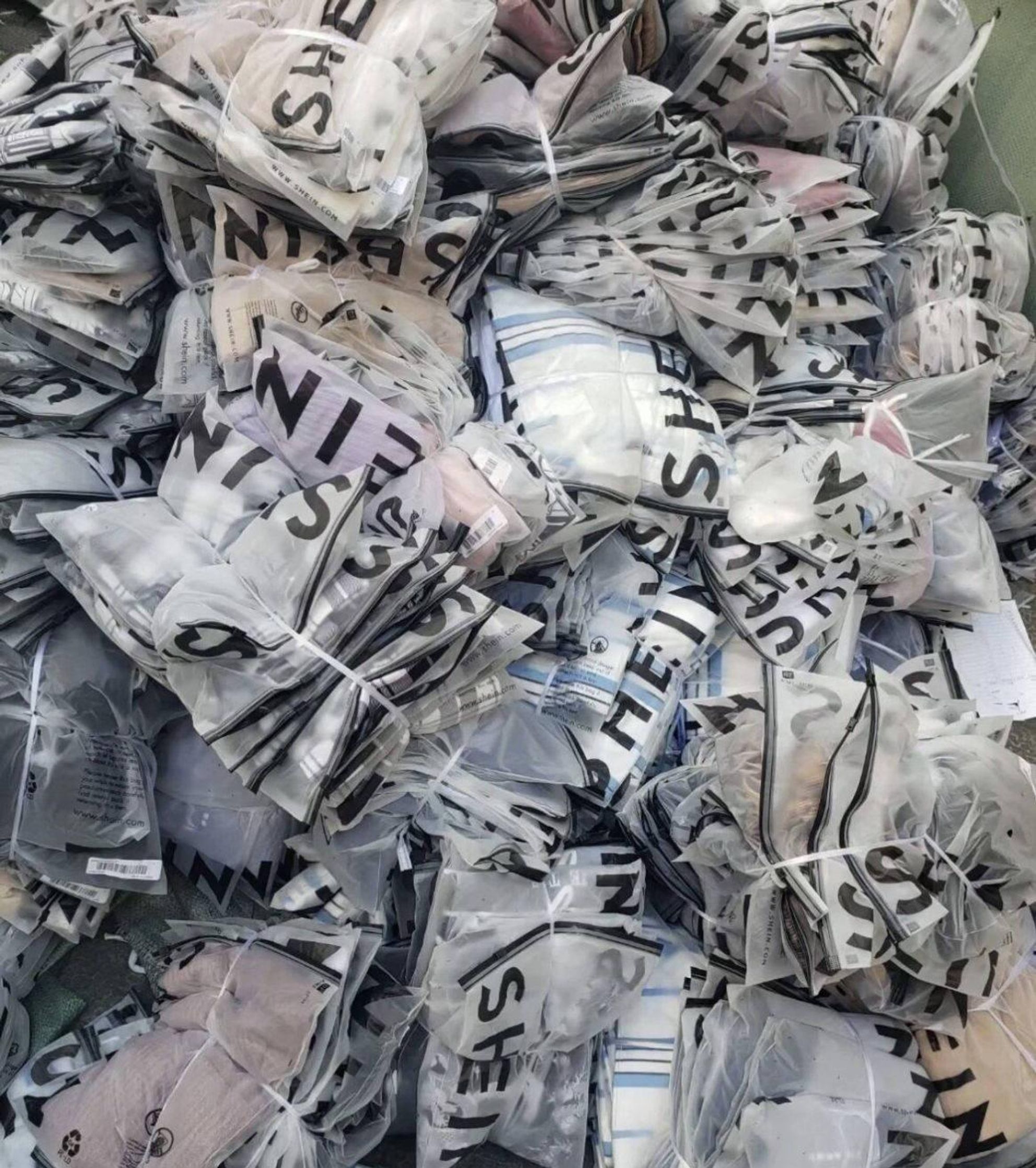 La explotación humana y laboral de la producción textil en 7… | COSH!