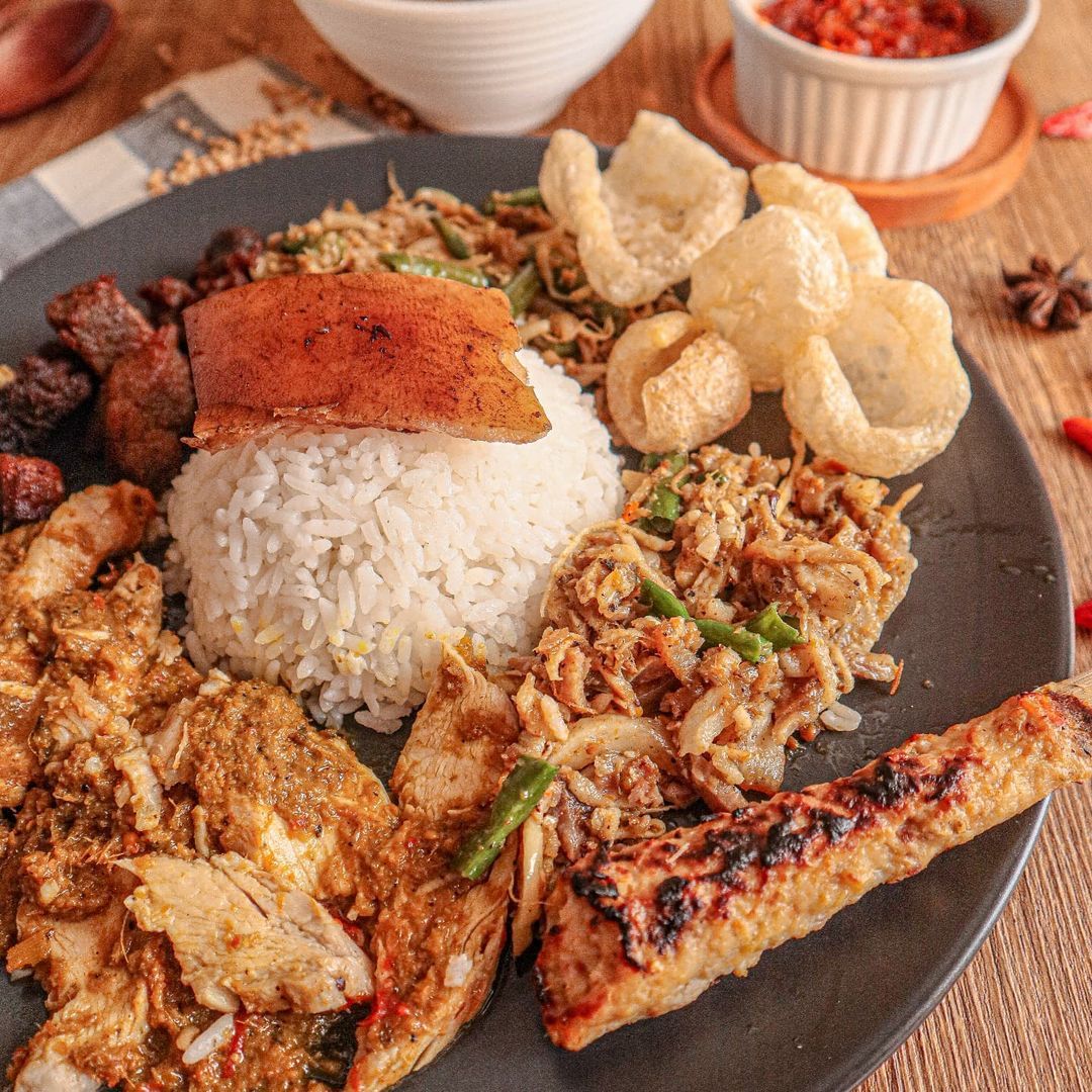 Tes Kriuk di 10 Rumah Makan Babi Guling di Jakarta yang Enak Ini - Nibble