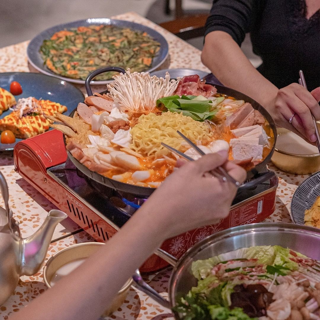 10 Restoran Korea dengan Budae Jjigae di Jakarta yang Terbaik - Nibble