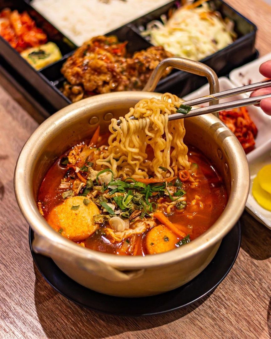 10 Restoran Korea dengan Budae Jjigae di Jakarta yang Terbaik - Nibble