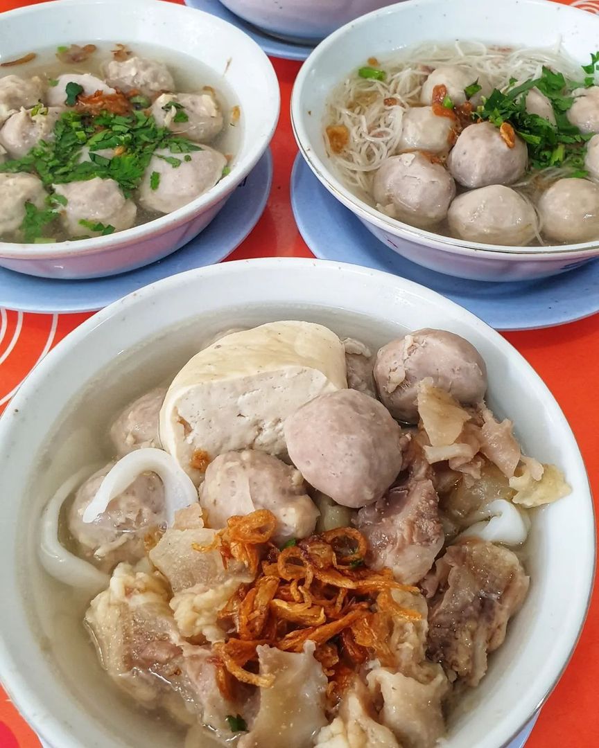 Menjelajah Waktu Lewat 10 Kuliner Legendaris di Gang Gloria Glodok - Nibble