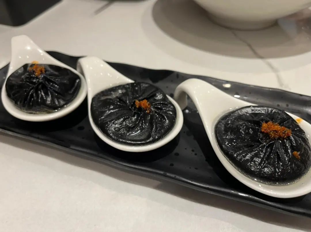 10 Makanan Serba Hitam di Jakarta yang Menggoda Banget - Nibble