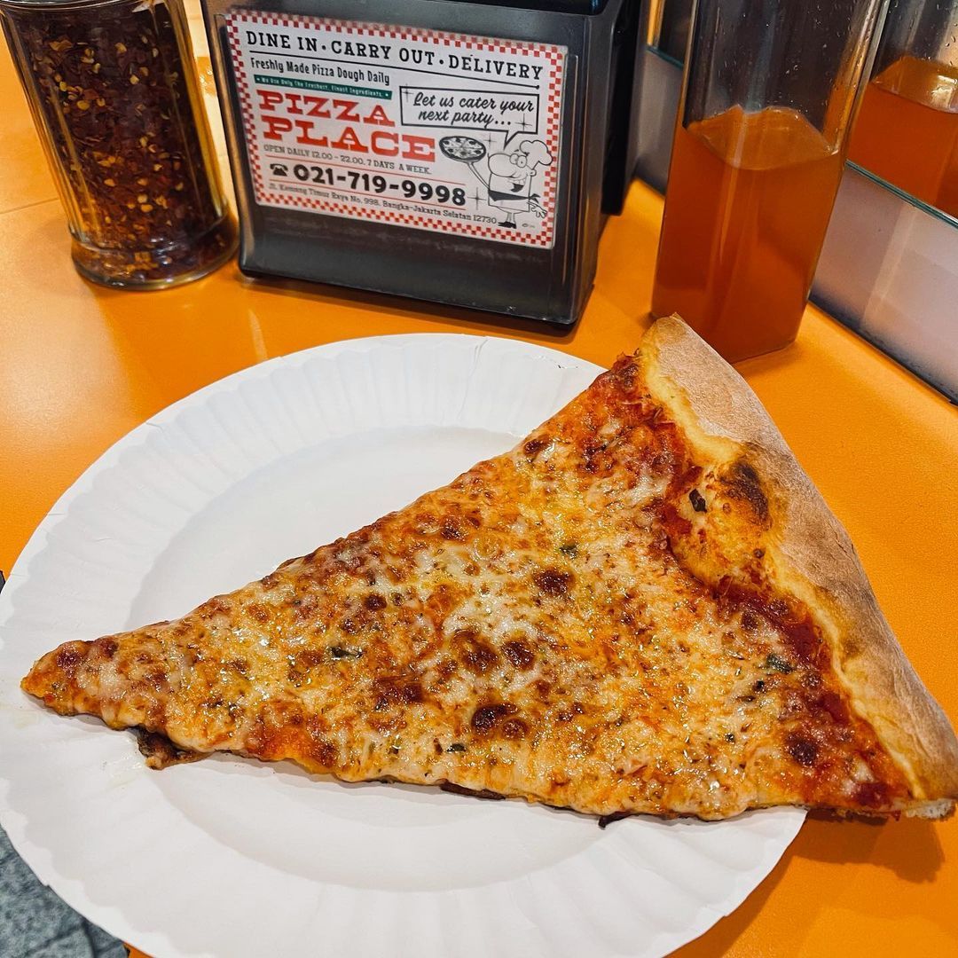 10 Tempat Menyantap Pizza Tipis di Jakarta, Enak dan Renyah! - Nibble