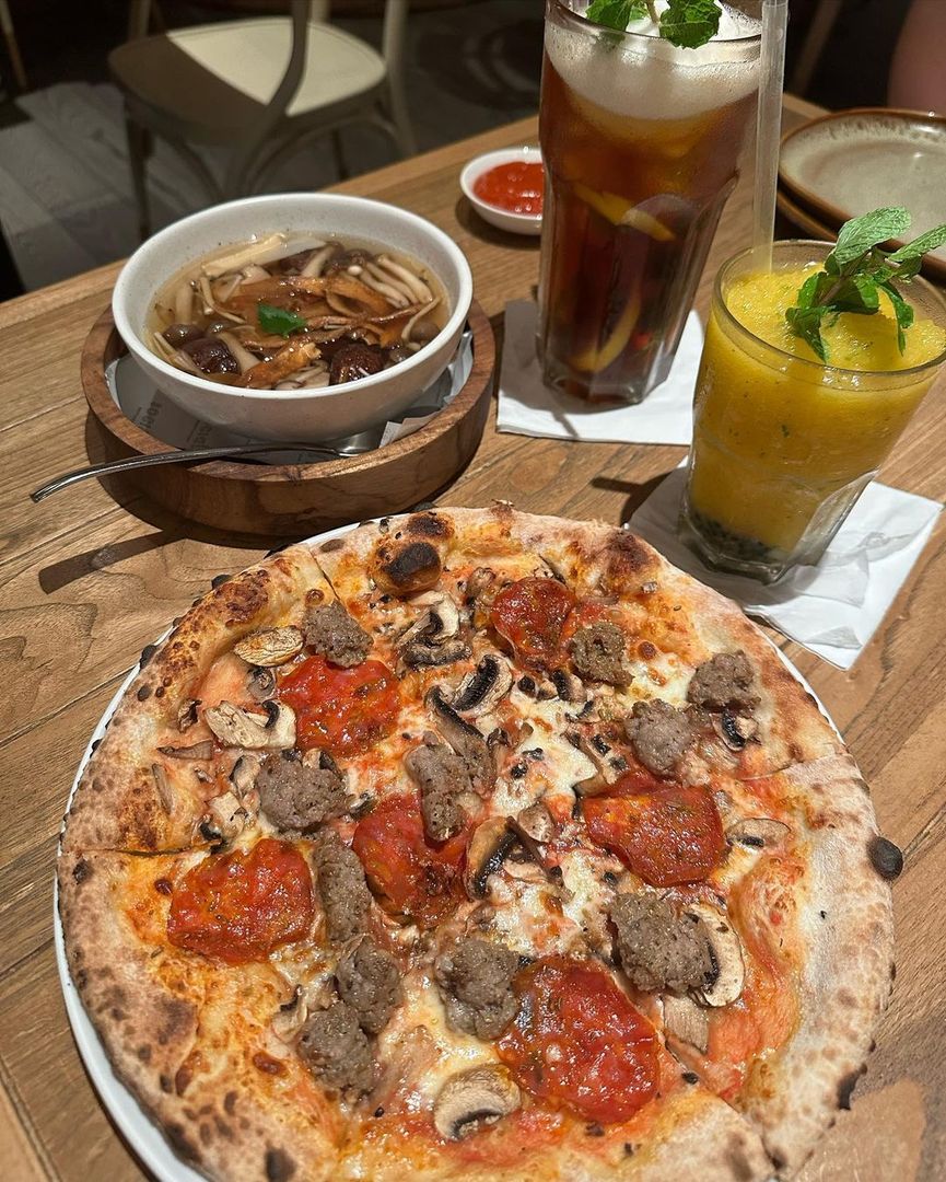 10 Tempat Menyantap Pizza Tipis di Jakarta, Enak dan Renyah! - Nibble