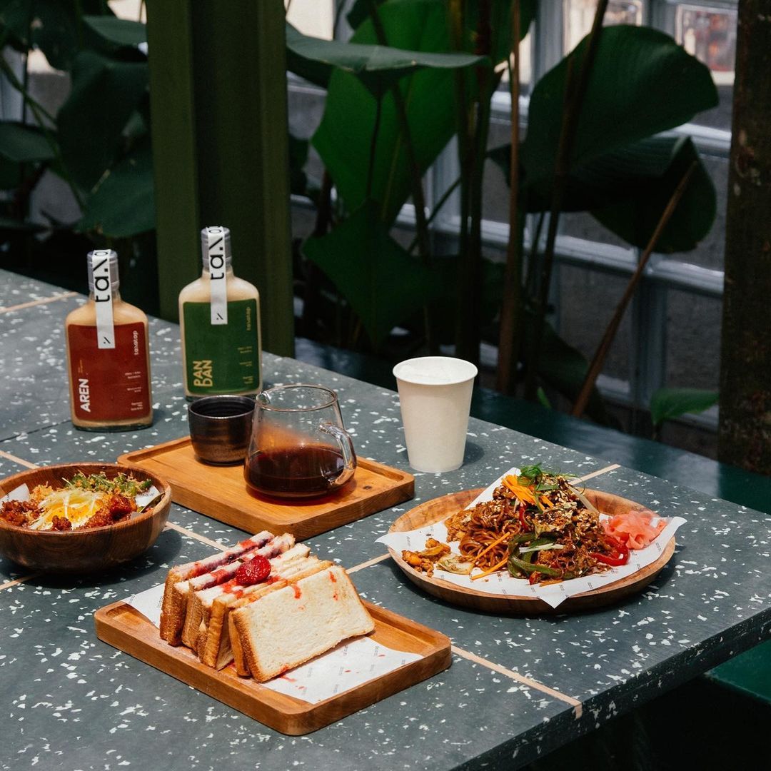 Tanatap Coffee, Cafe Outdoor Hits yang Teduh dan Artistik di Jakarta ...